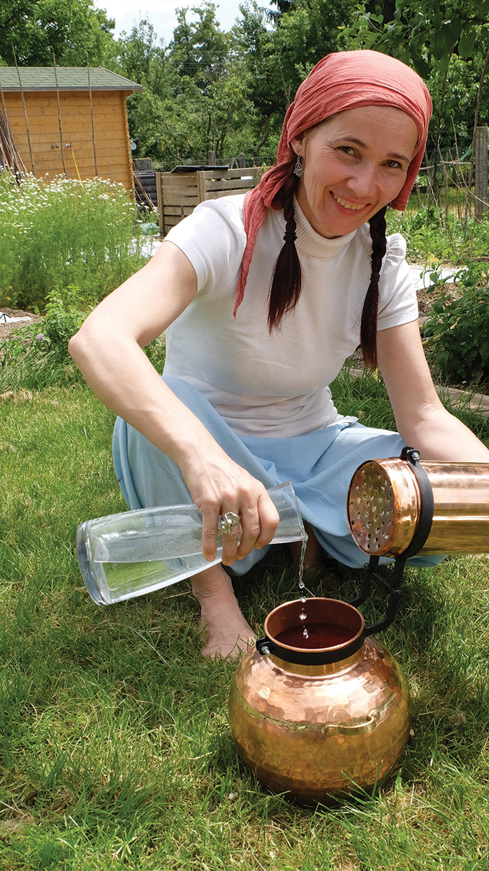 Naučimo se destilirati in izdelati svoje hidrolate | Bodi eko