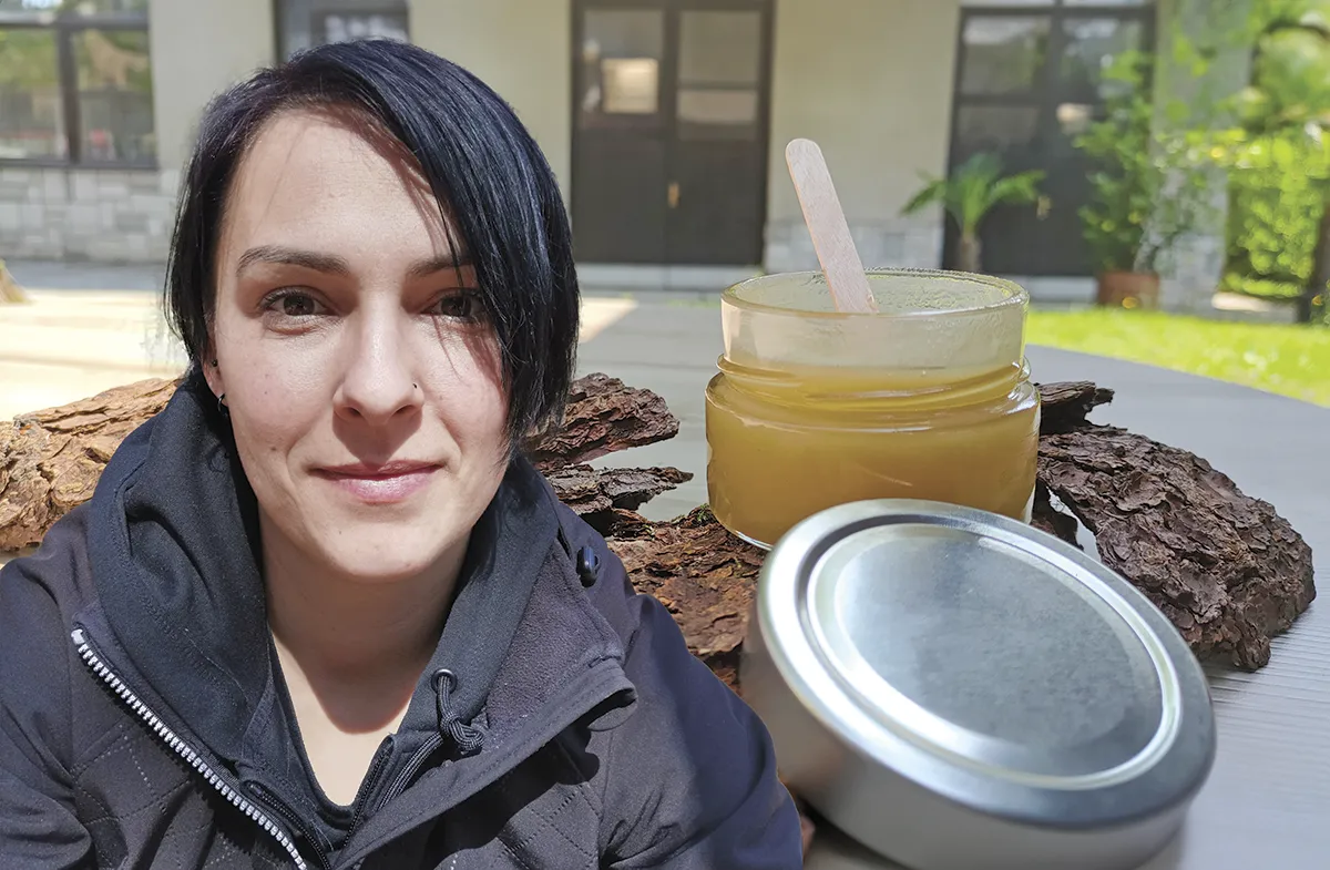 Mojca Poje: »Smrekova smola dela čudeže« | Bodi eko